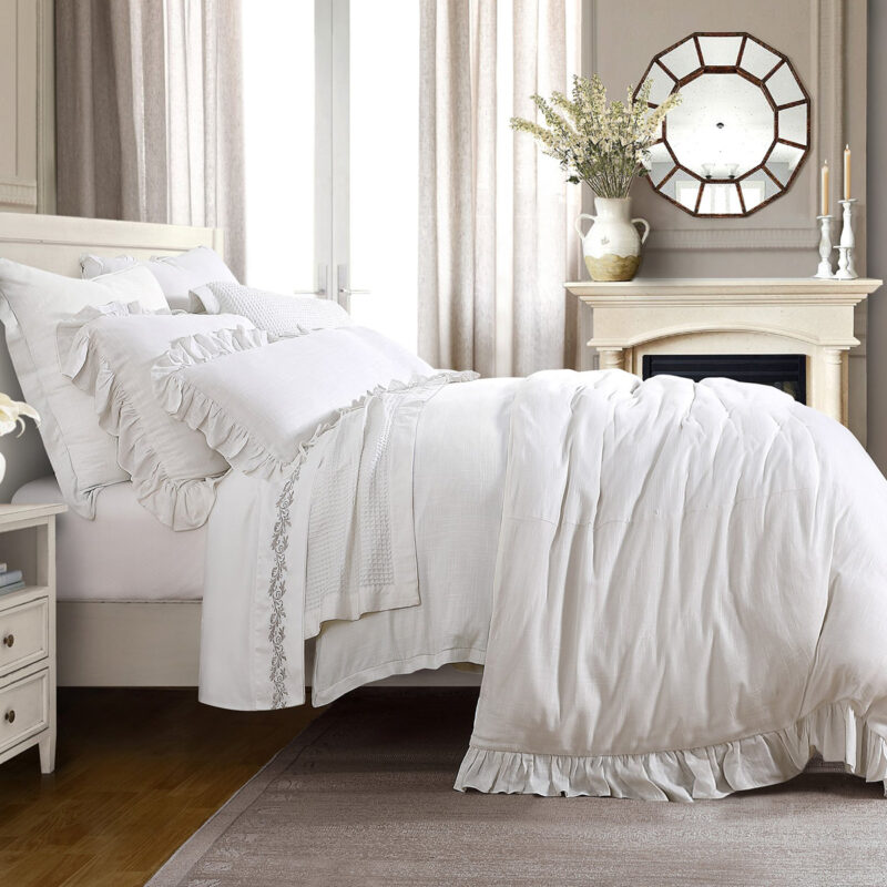50 Modern Farmhouse Bedroom Ideas with Photos & Design Tips