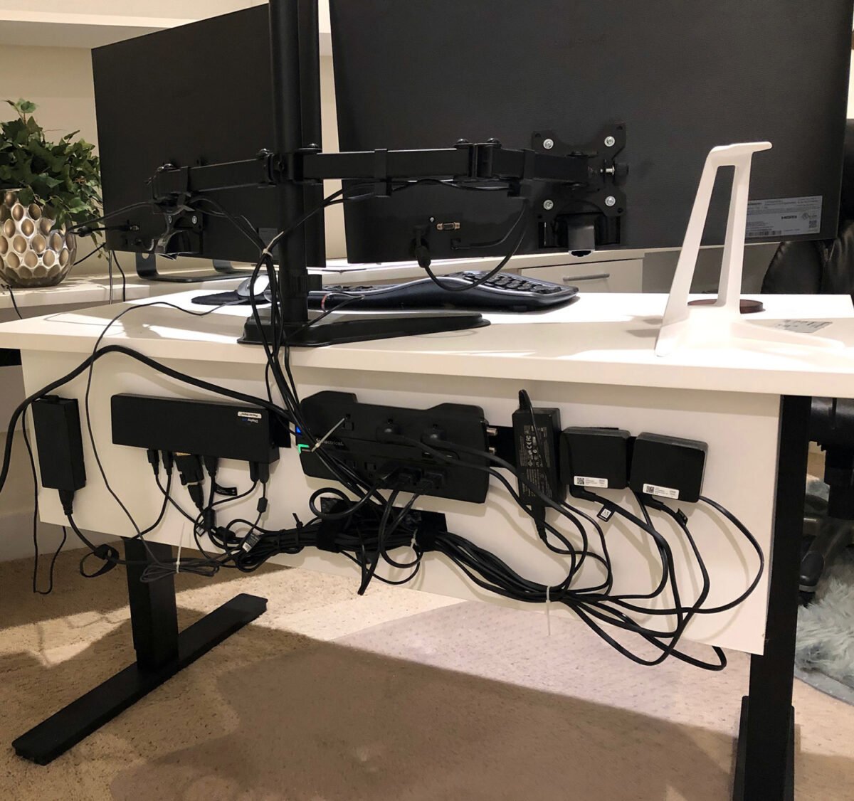 80 Modern Farmhouse Home Offices for 2024 | Images & Tips