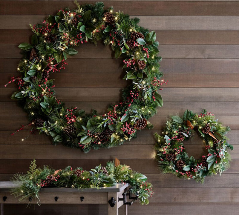 27 Farmhouse Christmas Wreaths for 2024 | Rustic Garland