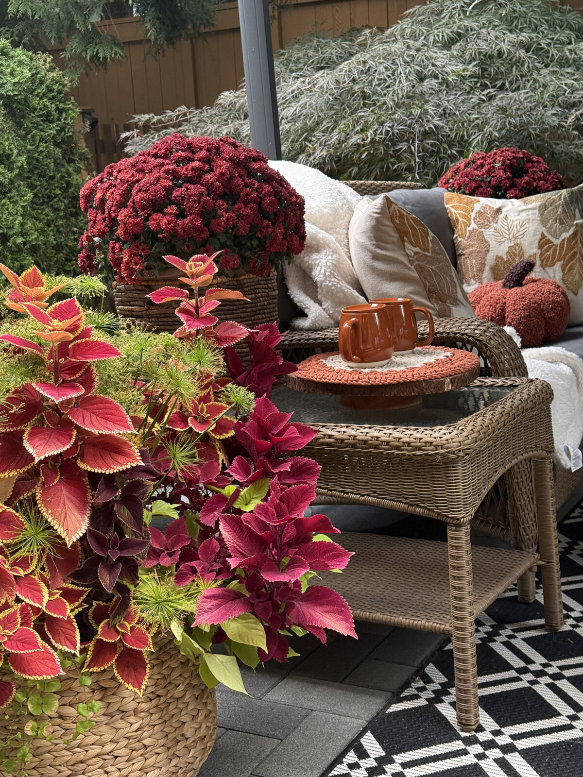 25 Fall Outdoor Decorating Ideas for 2025