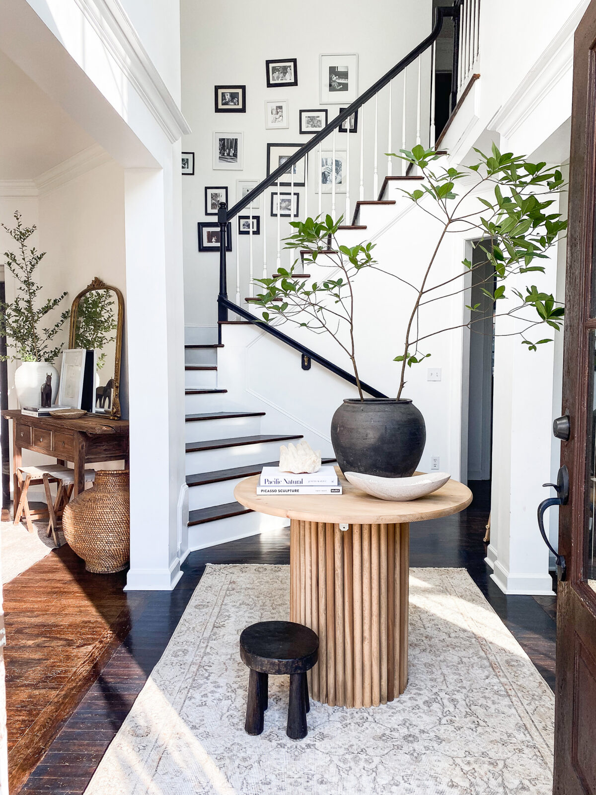 75 Entryway Decorating Ideas for 2024 | Tips & Photos