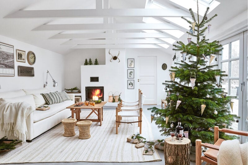 15 Beautiful Scandinavian Christmas Decorating Ideas