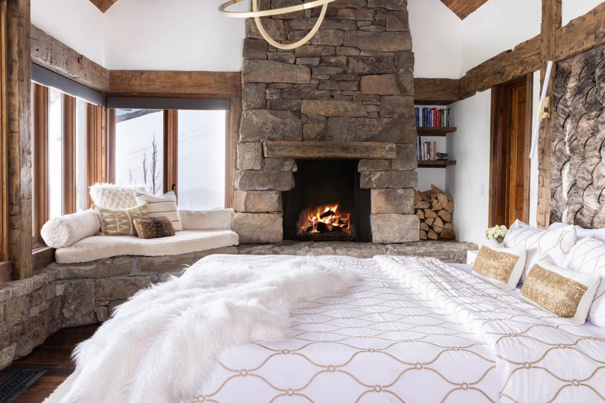 27 Rustic Bedrooms with Cozy Design Ideas
