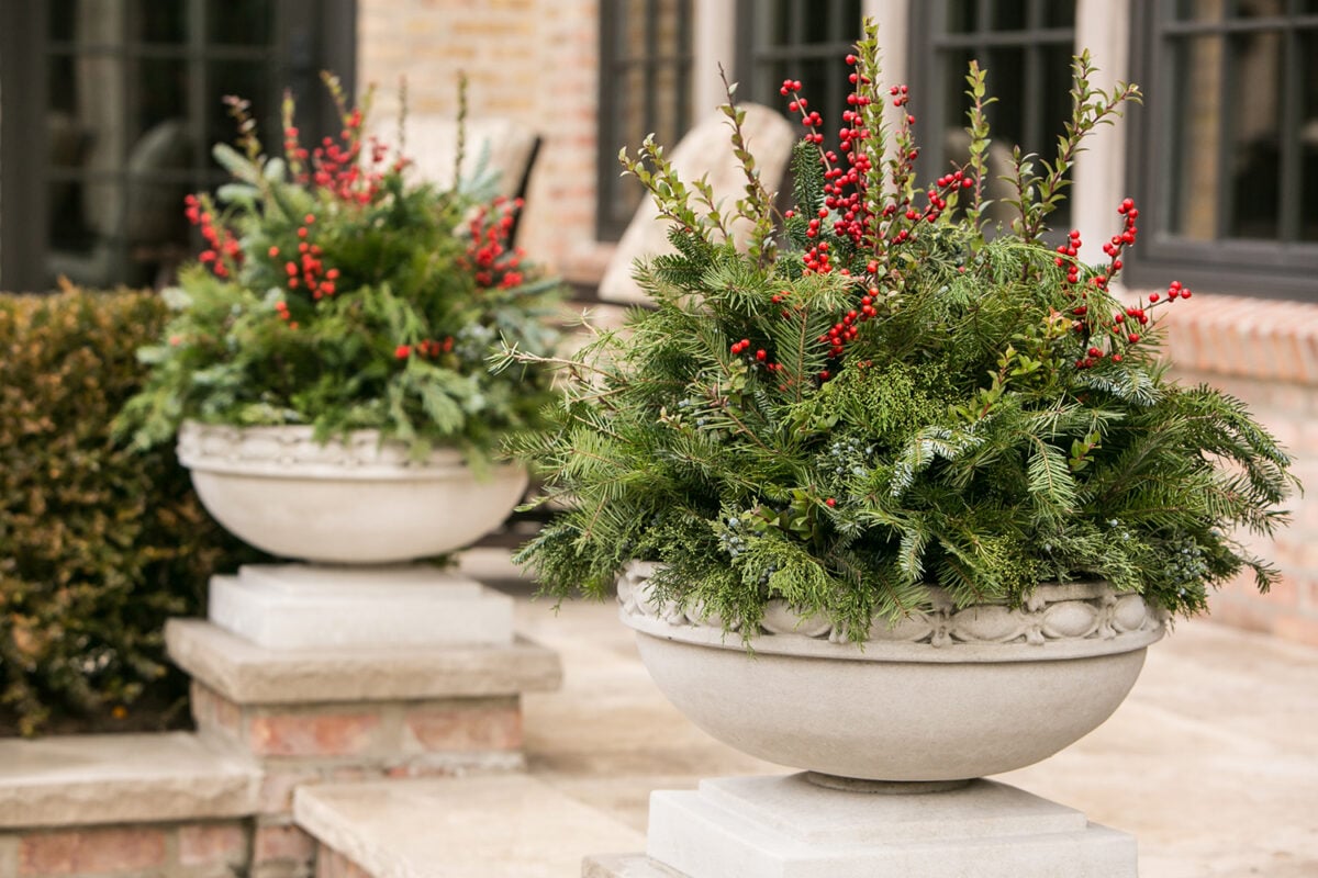 32 Outdoor Winter Planter Ideas for a Festive Front Porch