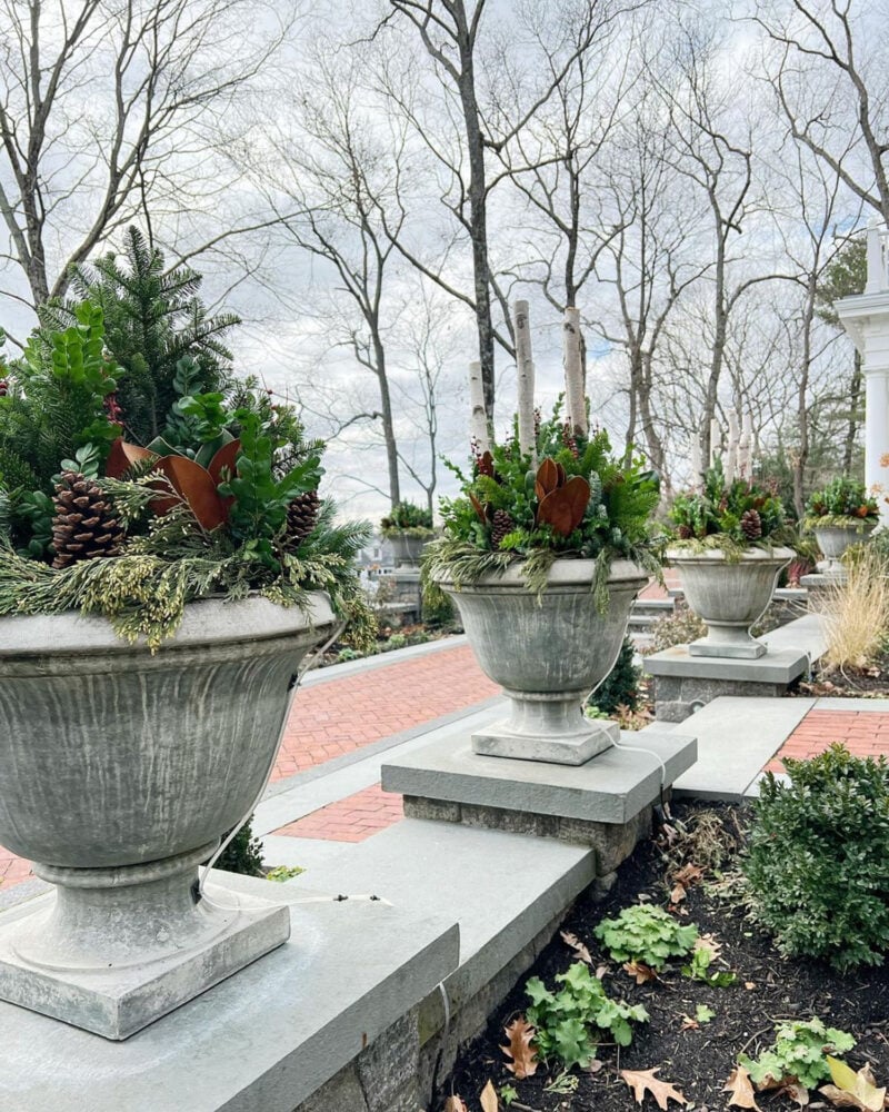 32 Outdoor Winter Planter Ideas for a Festive Front Porch