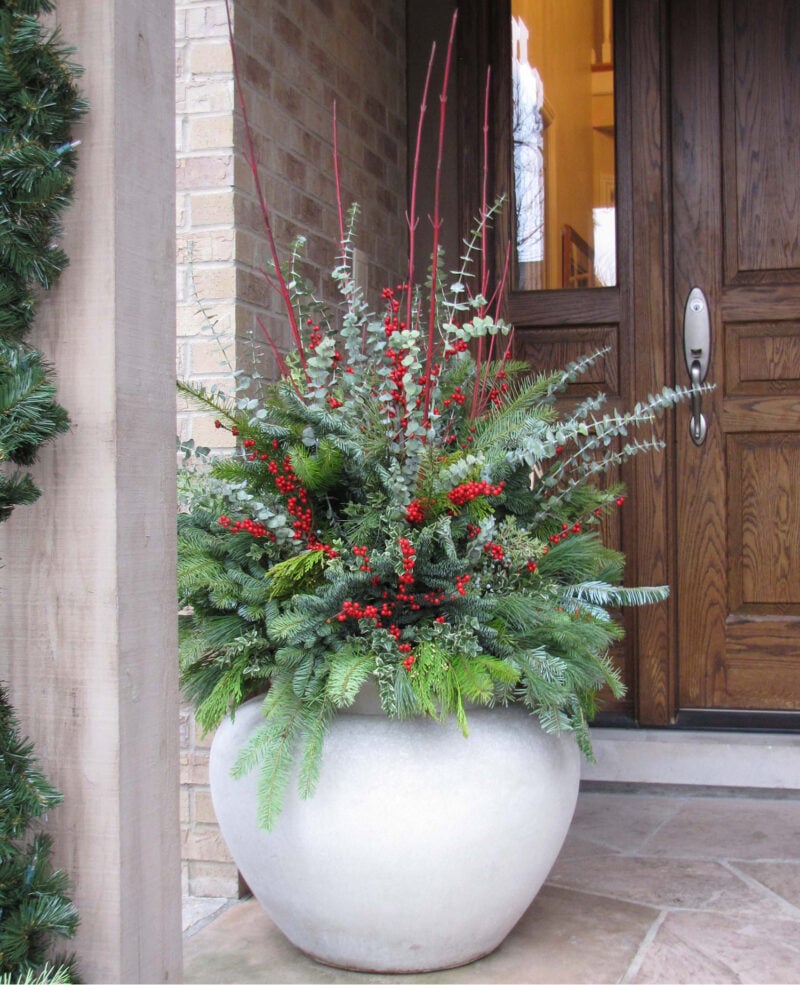 32 Outdoor Winter Planter Ideas for a Festive Front Porch